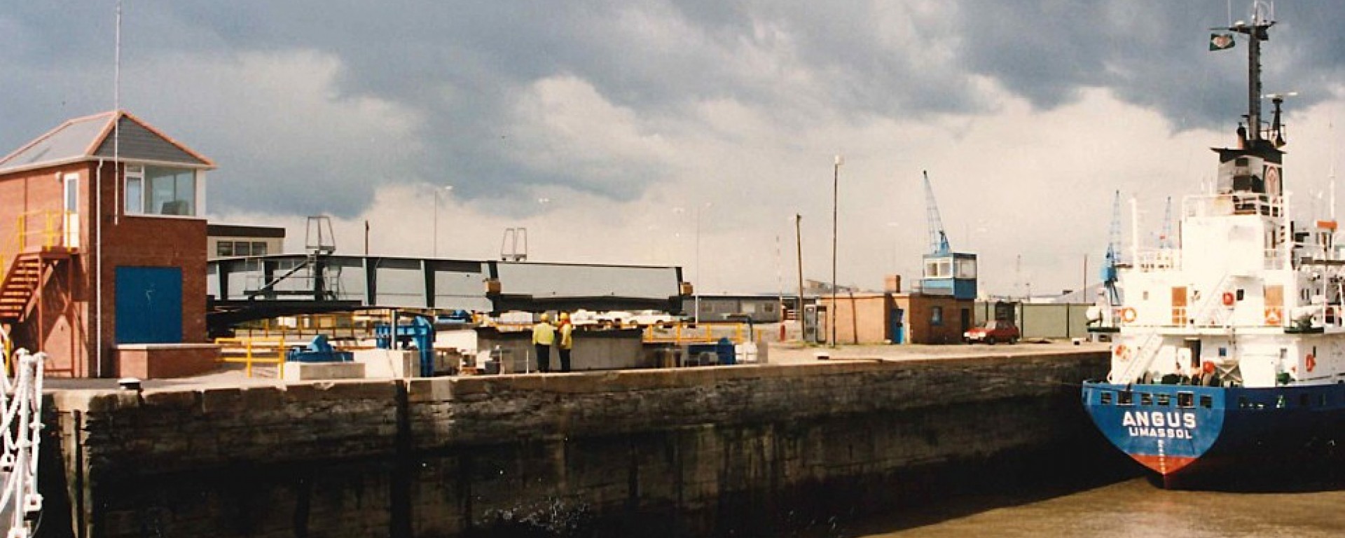 Vertical Lift and Retractable Bridges